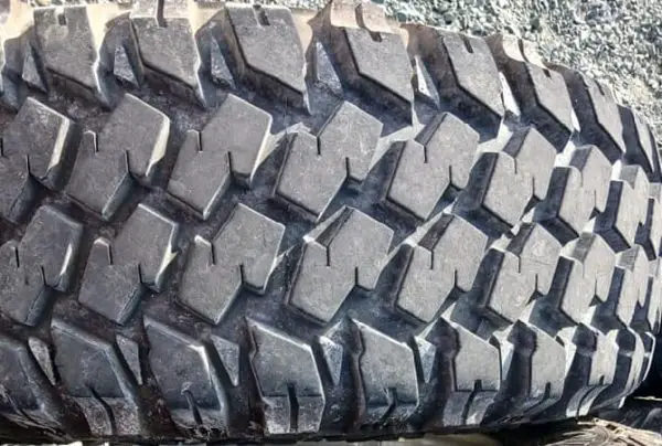 Tire Size 30x9.5r15 vs 235/75r15 - Comparison TABLE