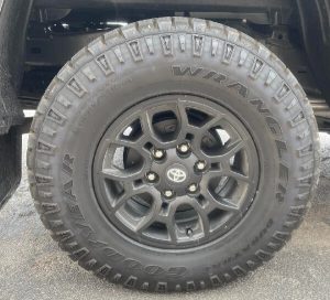 35 Inch Tires on 18 Inch Rims - Editor's Choice